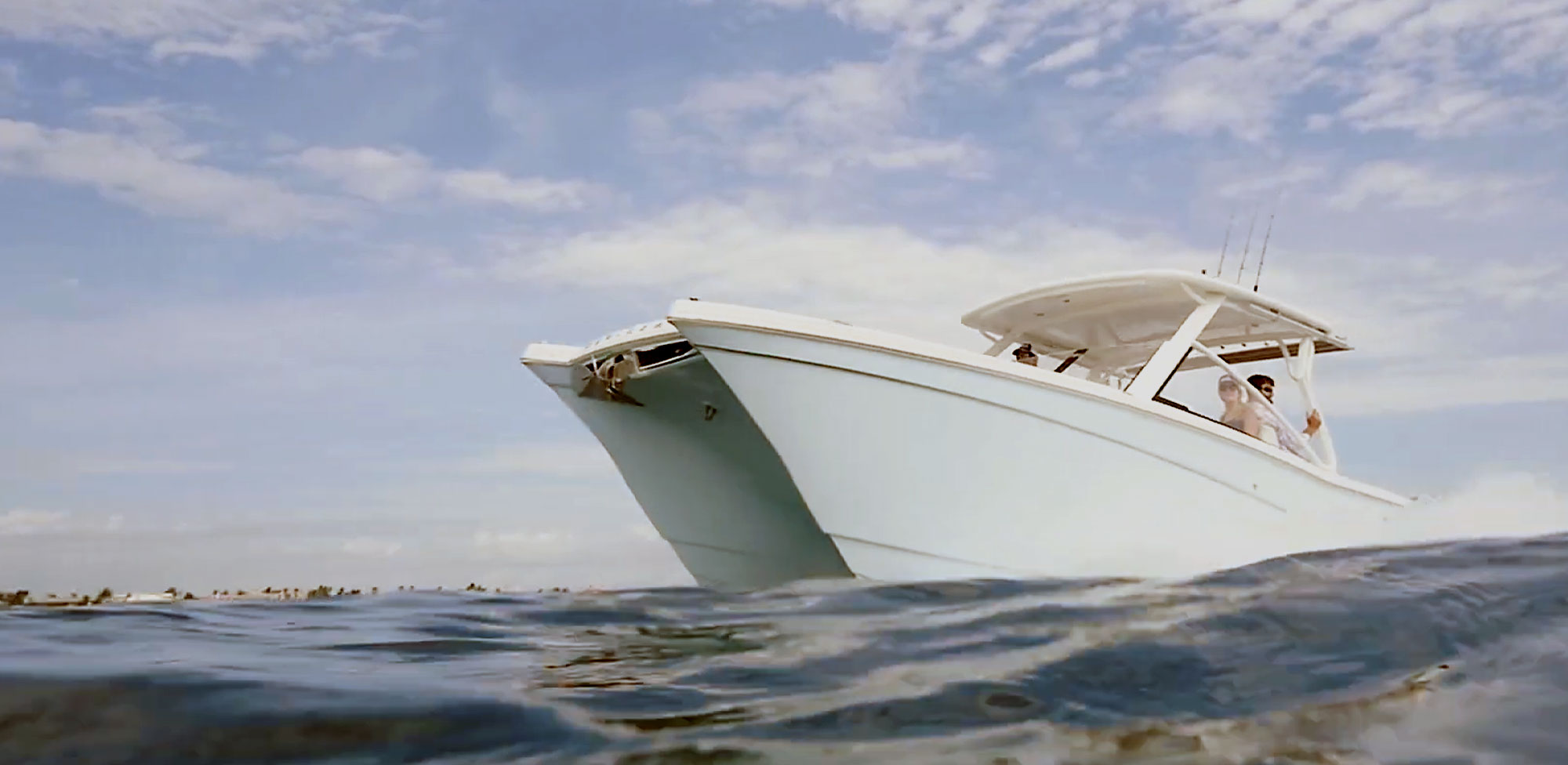 World Cat 280DC­-X - Sovereign Boat Fleet